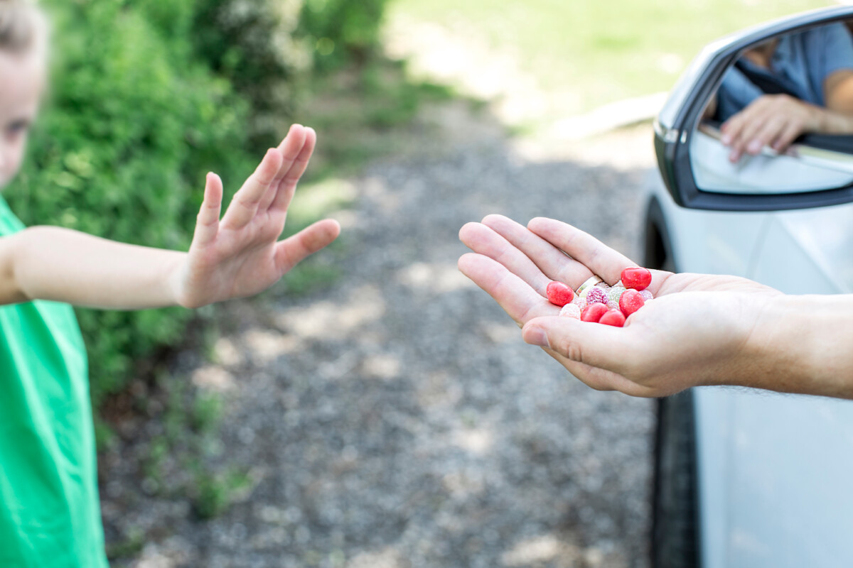 Teaching Your Child to Refuse Candy from Strangers » Scary Symptoms