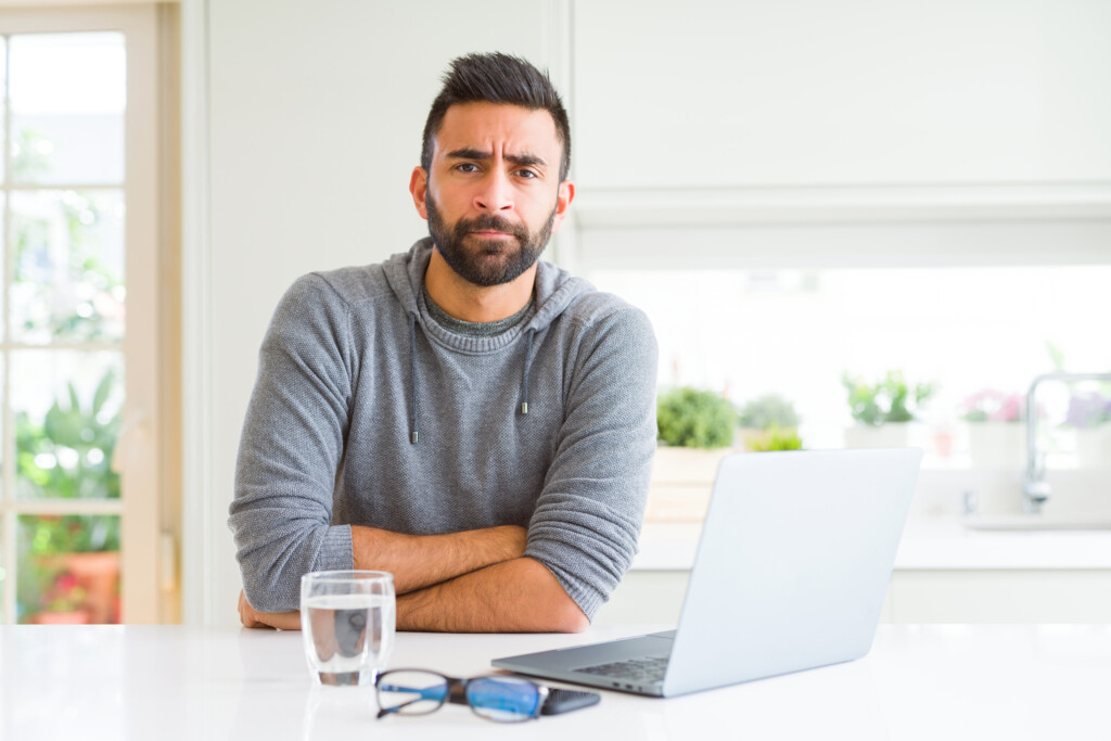 Why Your Legs Twitch when You Use the Computer » Scary Symptoms