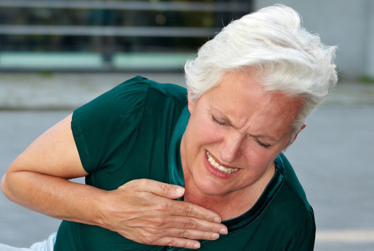 Deep, Throbbing Aching Chest Pain: Causes » Scary Symptoms