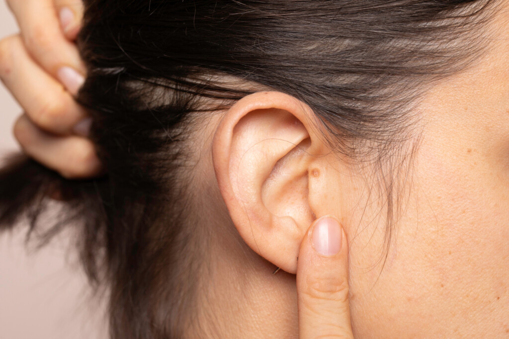 Why Can Tinnitus Be Louder in One Ear than the Other? » Scary Symptoms