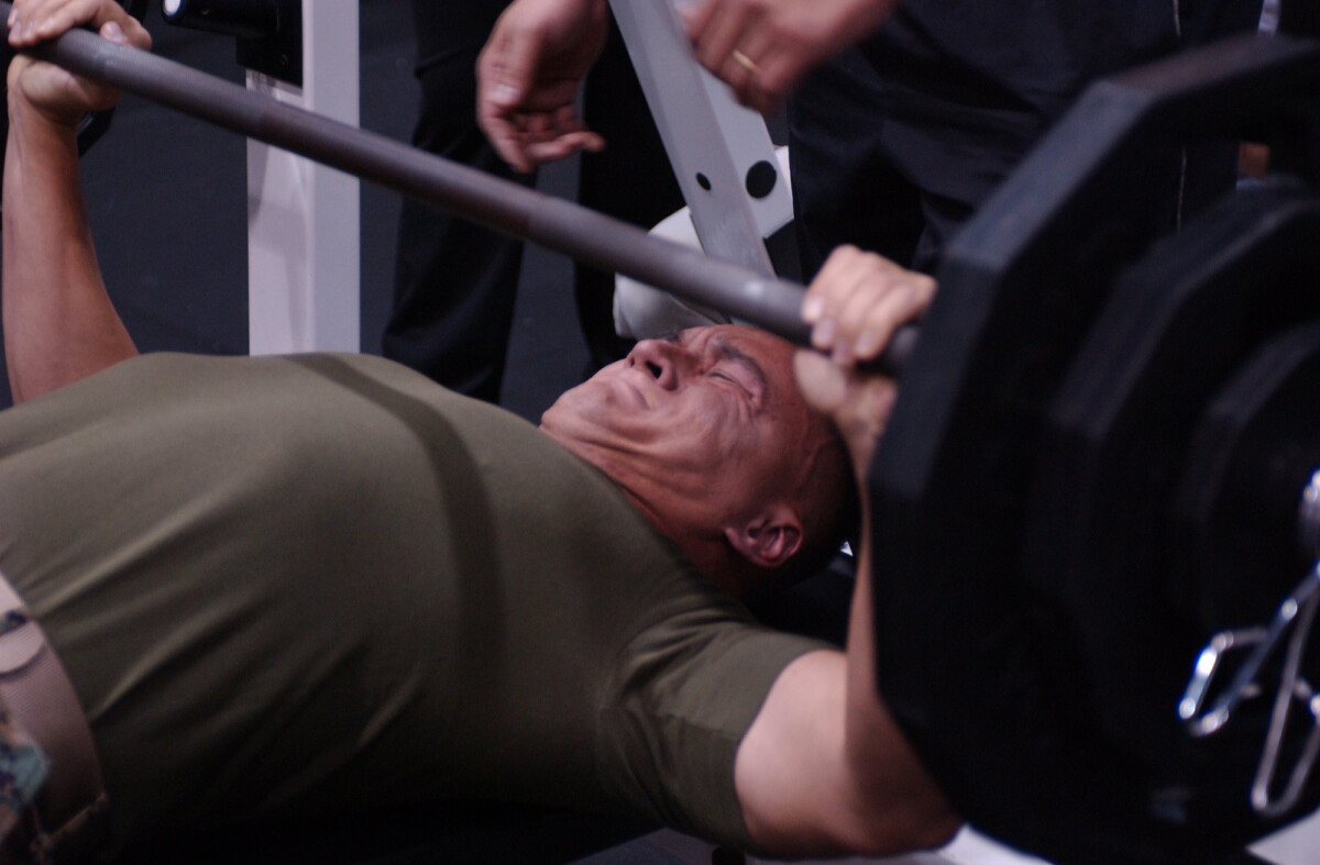 Can Bench Press Spotter Catch Dropped Barbell from Suicide Grip ...