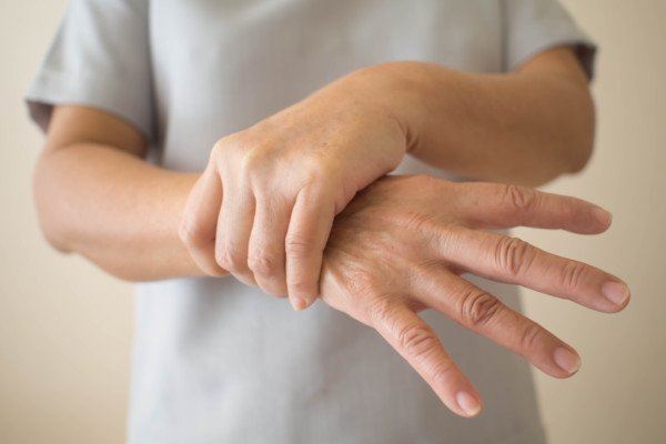 Benign Muscle Twitching vs. MS Twitching: the Differences » Scary Symptoms