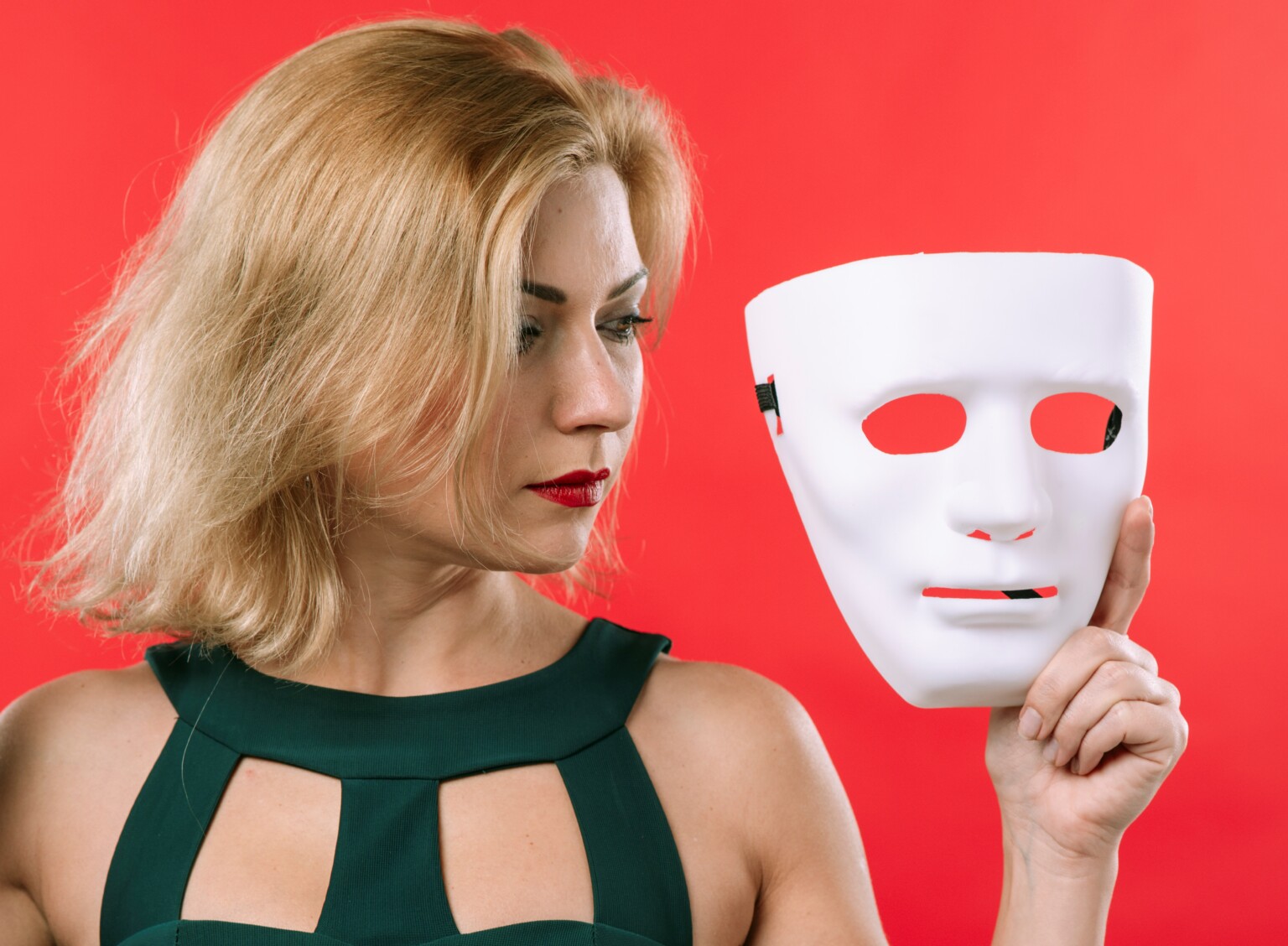 Autistic Woman Does Q & A on Lifelong Heavy Masking » Scary Symptoms