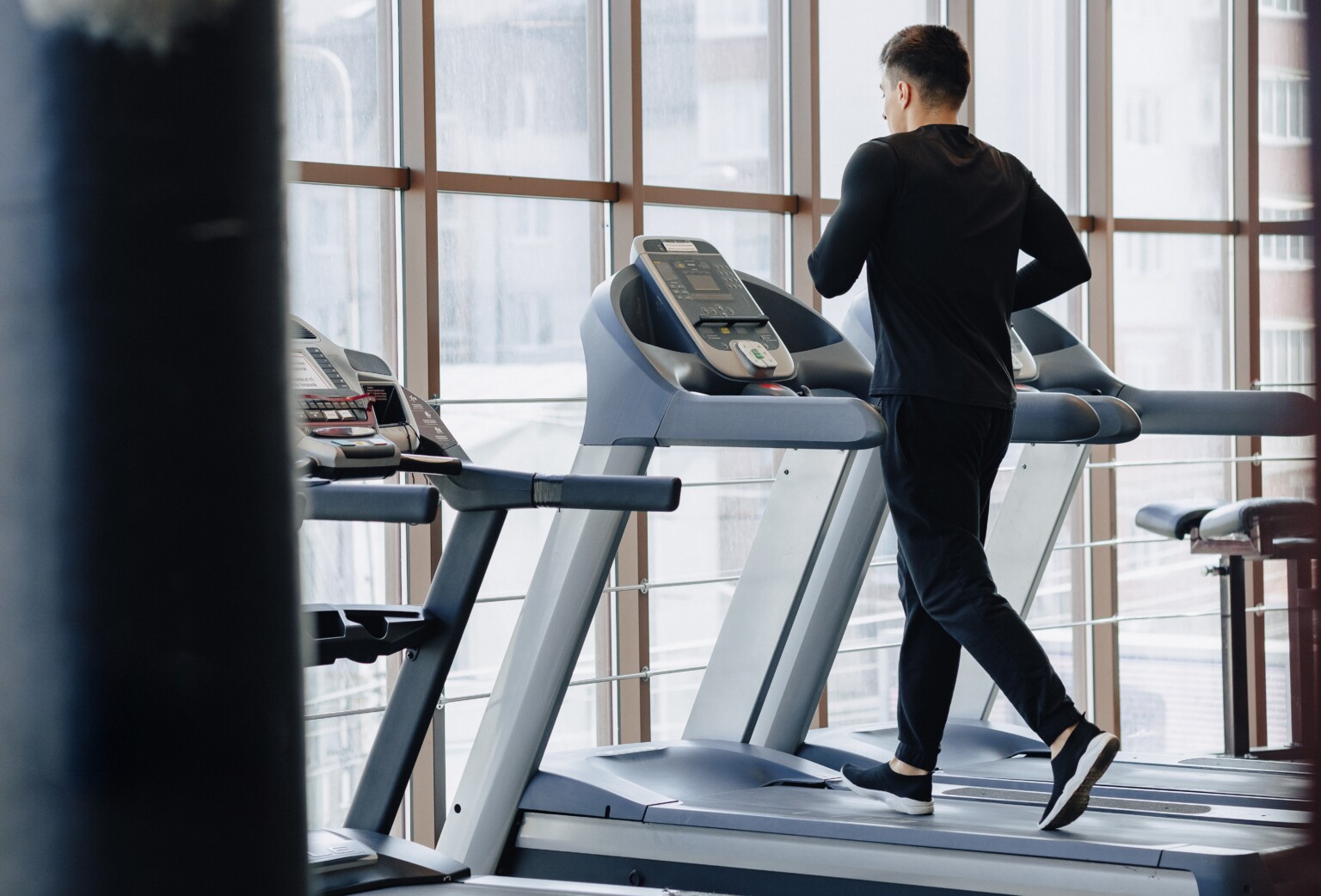 Pushing Feet Out on Treadmill While Holding on vs Normal Walking ...